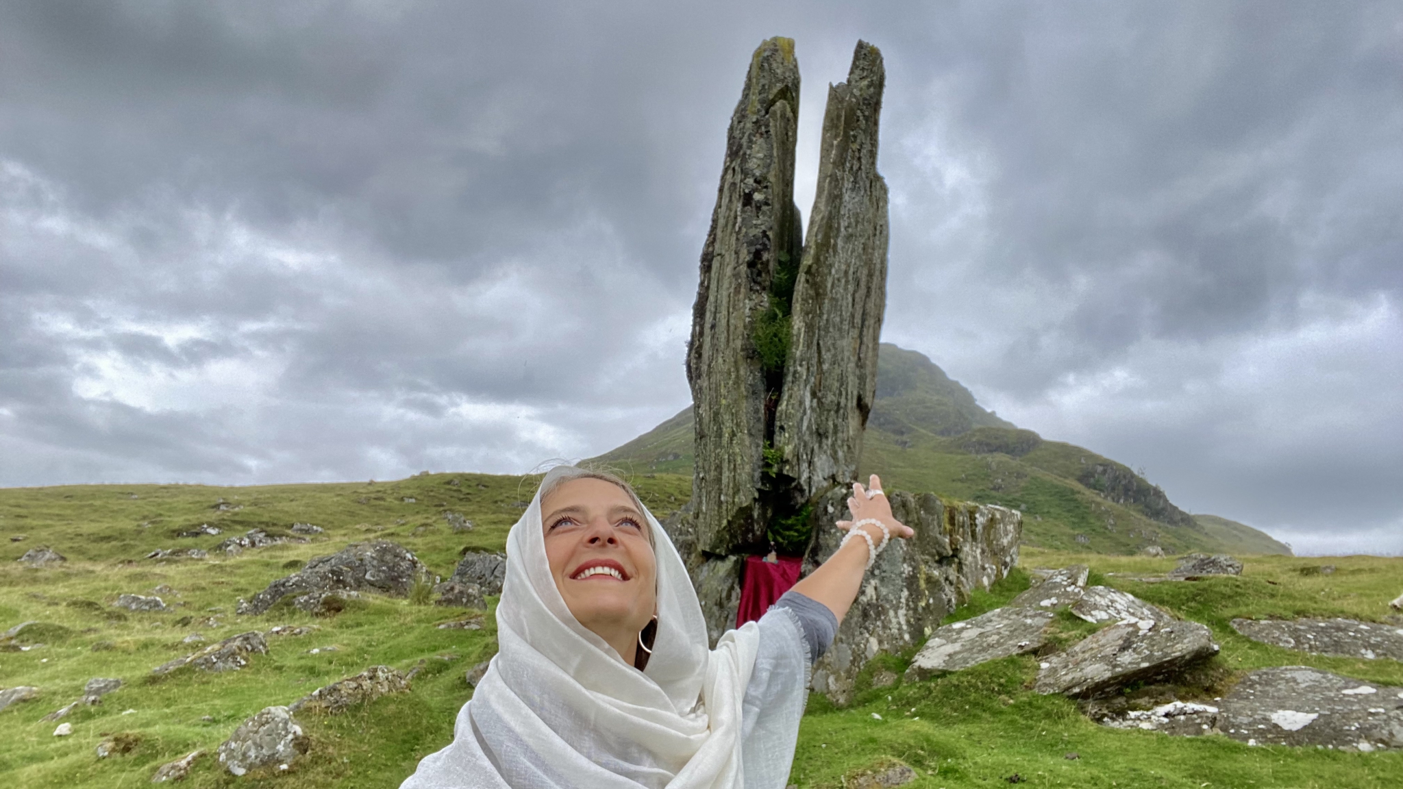 HeartSoulutions - De Biddende Handen van Maria | Praying Hands of Mary